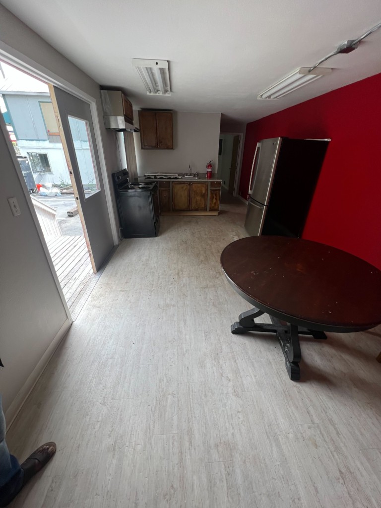 Commercial lot trailer unit in Renton!