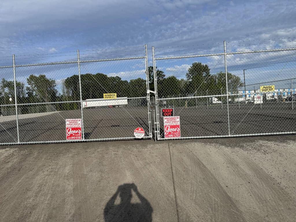 Storage lot in Parkland for 10x75' space